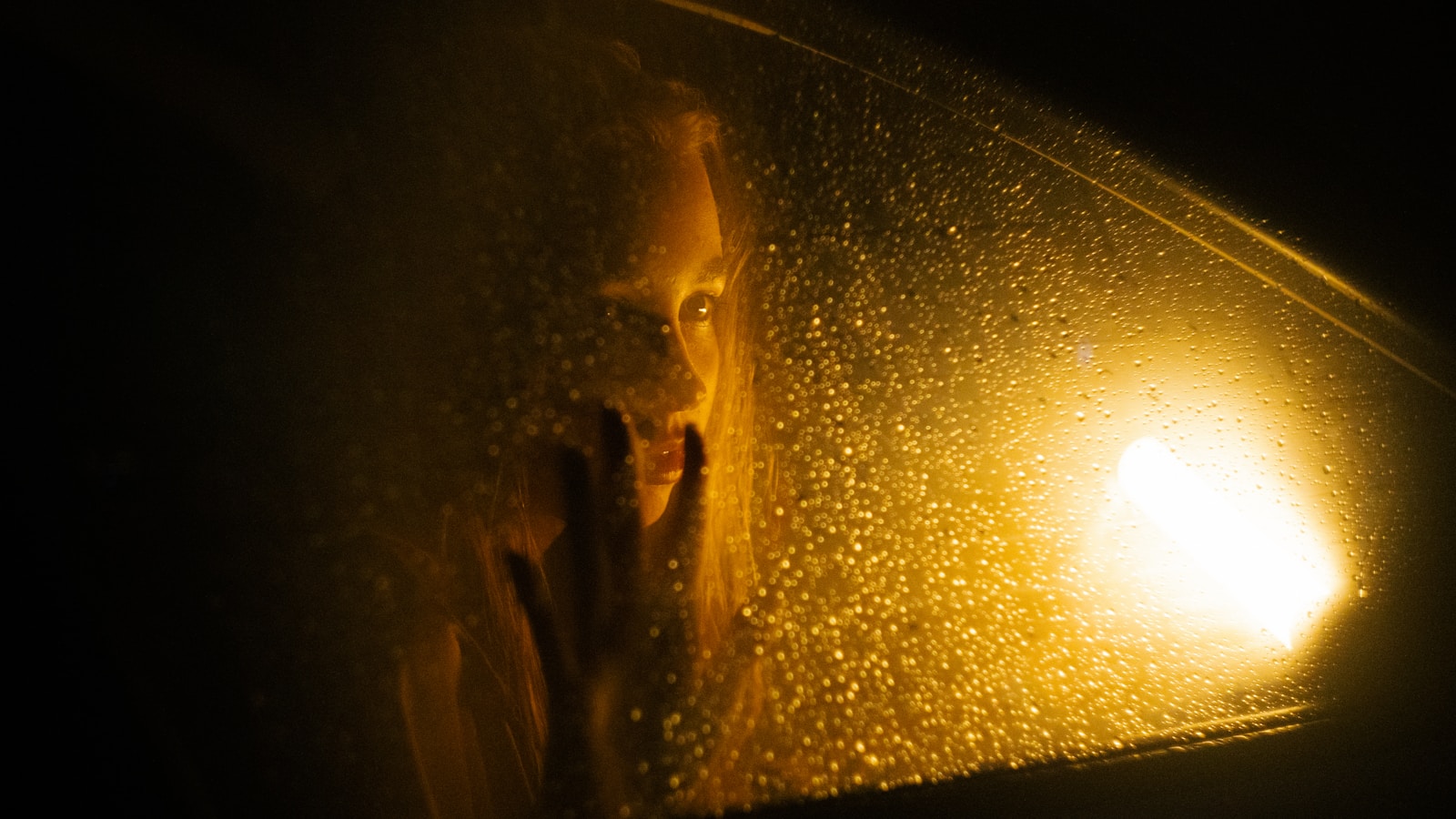 Study Reveals Extroverts Prefer Adventure and Horror Films | BackZee