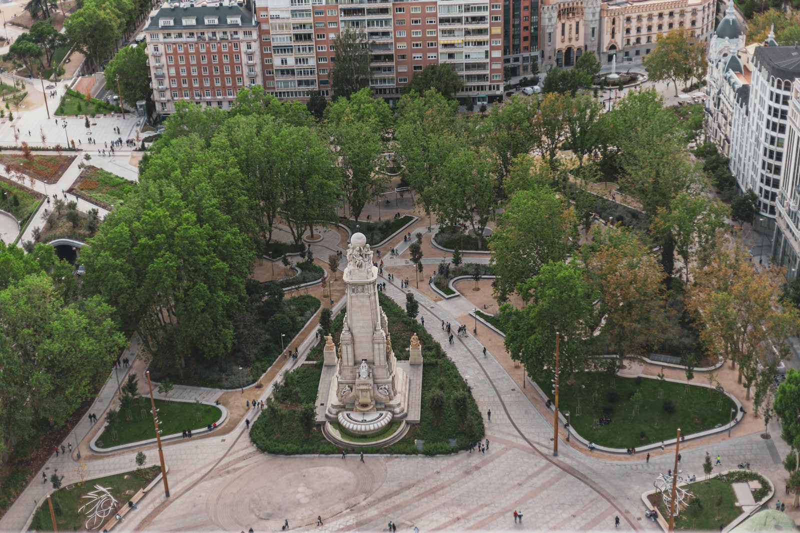 Revitalizing History: Restoration of Revolution Square Metro Sculpt ...