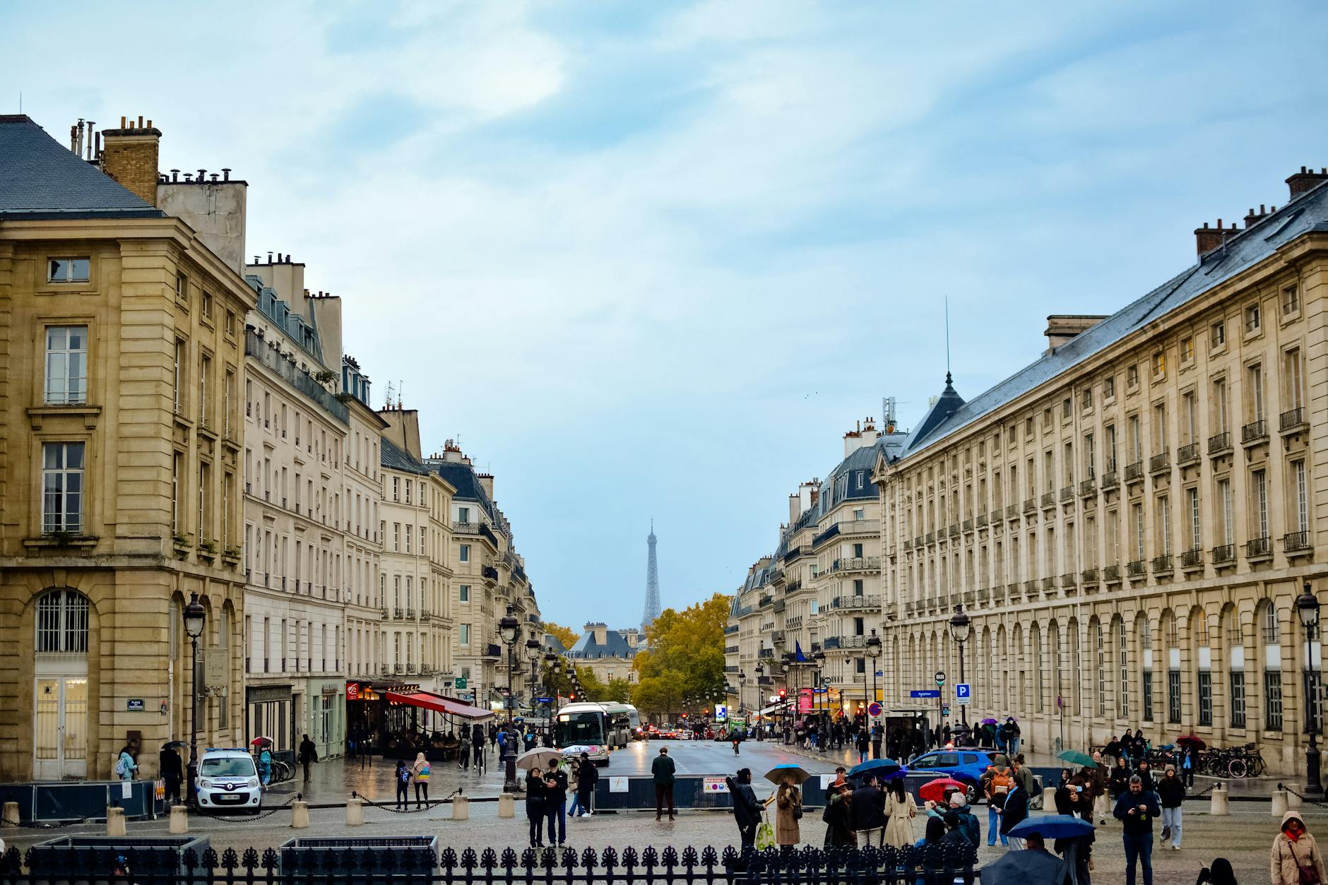Zack Snyder Reveals Iconic Photo That Launched Henry Cavill's Superman ...